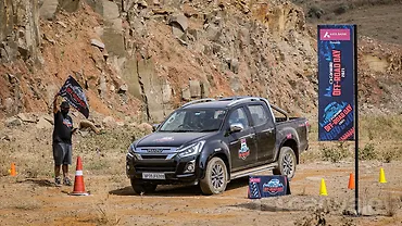 Thar Front View Image, Thar Photos in India - CarWale