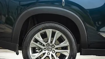 Innova Hycross Exhaust Pipes Image, Innova Hycross Photos in India ...