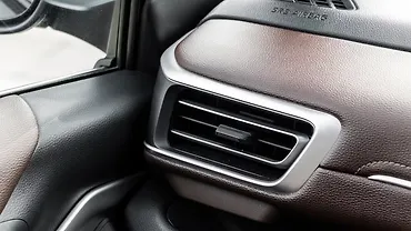 Innova Hycross Front Passenger Air Vent Image, Innova Hycross Photos in ...