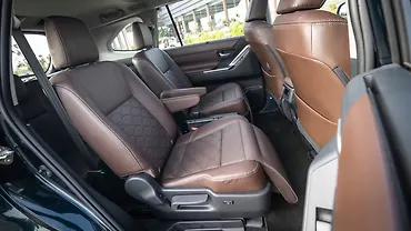 Innova Hycross Rear Speakers Image, Innova Hycross Photos in India ...