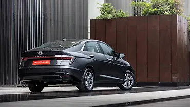 Verna Front Fender Image, Verna Photos in India - CarWale