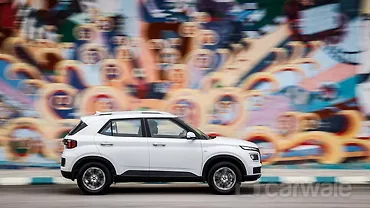 Venue [2022-2023] Rear Spoiler Image, Venue [2022-2023] Photos in India ...