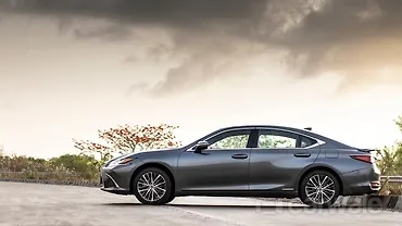 Lexus ES Images - Interior & Exterior Photo Gallery [100+ Images] - CarWale