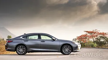 ES Rear View Image, ES Photos in India - CarWale