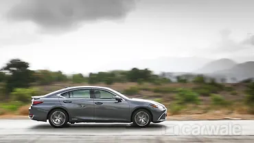 ES Rear View Image, ES Photos in India - CarWale