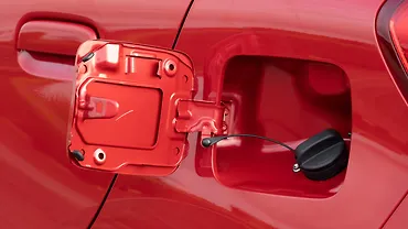Alto K10 Open Fuel Lid Image, Alto K10 Photos in India - CarWale