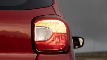 Alto K10 Rear Signal/Blinker Light Image, Alto K10 Photos in India ...