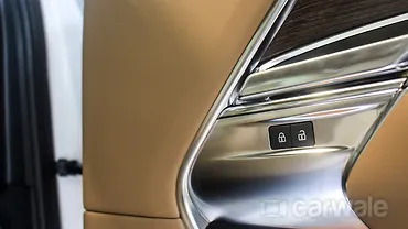 Range Rover Front Door Handle Image, Range Rover Photos in India - CarWale