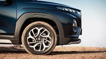 Fronx Front Row Seats Image, Fronx Photos in India - CarWale