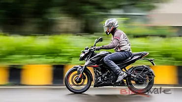 Bajaj Pulsar N160 Price - Mileage, Images, Colours | BikeWale