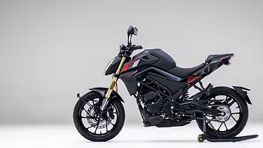 Keeway K300 N Right Front Three Quarter Image – BikeWale