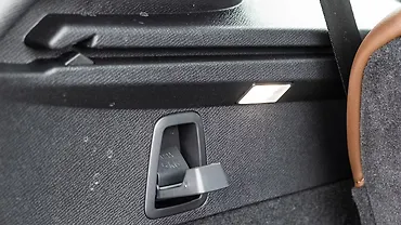 XC90 Boot Parcel Hooks Image, XC90 Photos in India - CarWale