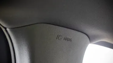 XC90 Right Side Curtain Airbag Image, XC90 Photos in India - CarWale