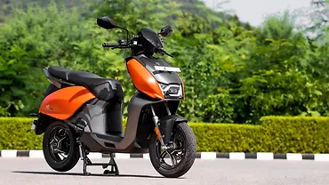 VIDA V1 Right Side View Image – BikeWale