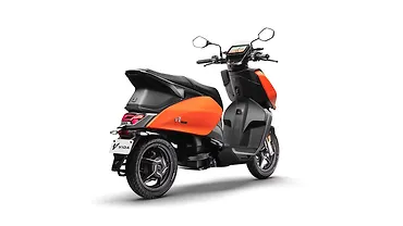 VIDA V1 Right Side View Image – BikeWale