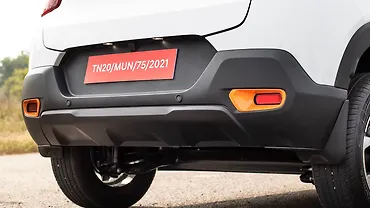 eC3 Rear Row Charging Point Image, eC3 Photos in India - CarWale