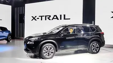 X-Trail Rear View Image, X-Trail Photos in India - CarWale