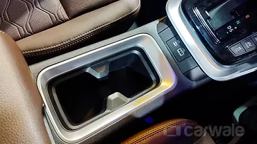 Innova Hycross Exhaust Pipes Image, Innova Hycross Photos in India ...