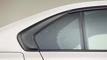 i7 Side Glass Housing Image, i7 Photos in India - CarWale