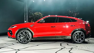 Urus Performante Right Rear Three Quarter Image, Urus Performante ...