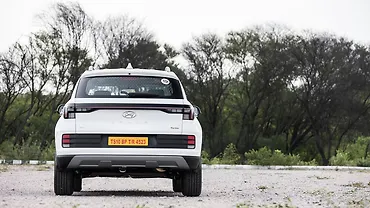 Venue Rear Power Window Switches Image, Venue Photos in India - CarWale