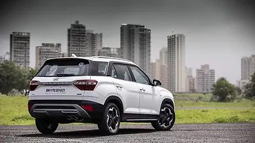 Alcazar Front View Image, Alcazar Photos in India - CarWale