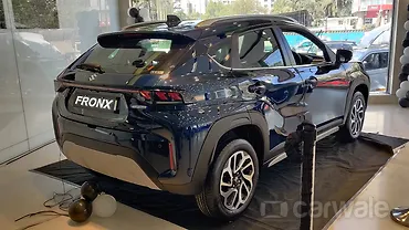 Fronx Front Row Seats Image, Fronx Photos in India - CarWale