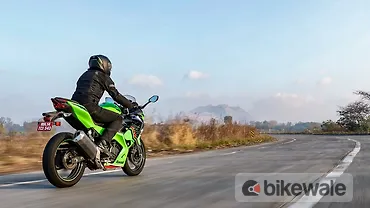 Kawasaki Ninja 400 Front View Image – BikeWale