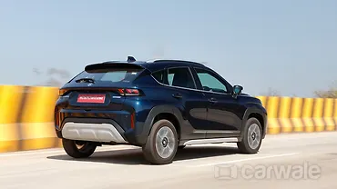 Fronx Front Row Seats Image, Fronx Photos in India - CarWale