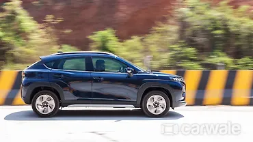 Fronx Front Row Seats Image, Fronx Photos in India - CarWale