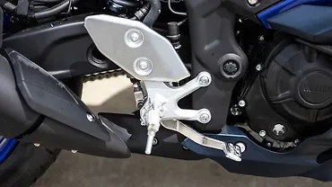 Yamaha YZF-R3 Right Side View Image – BikeWale