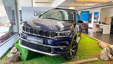 Jeep Meridian Images - Interior & Exterior Photo Gallery [200+ Images ...