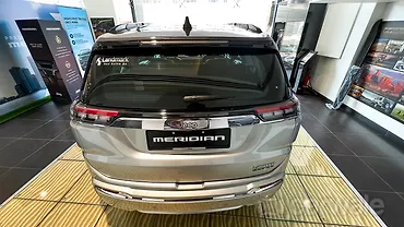 Jeep Meridian Images - Interior & Exterior Photo Gallery [200+ Images ...