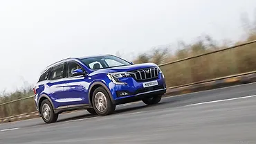 Mahindra XUV700 MX base variant arrives at dealerships - CarWale
