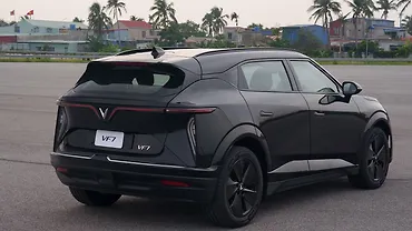 VF 7 Rear Badge Image, VF 7 Photos in India - CarWale