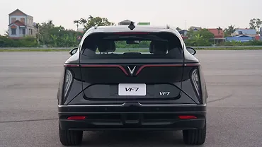 VF 7 Rear Badge Image, VF 7 Photos in India - CarWale