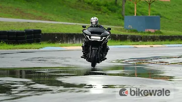 Harley-Davidson Road Glide Right Side View Image – BikeWale