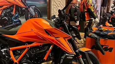 KTM 1390 Super Duke R Fuel Tank Image – BikeWale