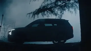 Carens Clavis Left Side View Image, Carens Clavis Photos in India - CarWale