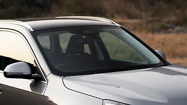 BMW iX1 LWB Images - iX1 LWB Interior & Exterior Photo Gallery [50 ...