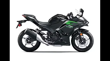Kawasaki Ninja 500 [2024-2025] Right Side View Image – BikeWale