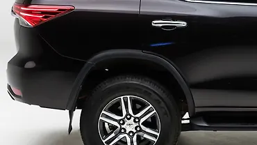 Fortuner [2016-2021] Rear Fender Image, Fortuner [2016-2021] Photos in ...