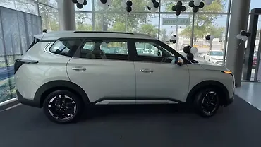 Kia Carens Clavis Images - Carens Clavis Interior & Exterior Photo ...