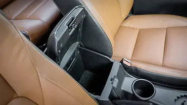 Innova Crysta [2016-2020] Rear View Image, Innova Crysta [2016-2020 ...