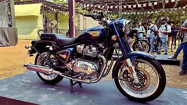 EICMA 2025: Royal Enfield Bullet 650 Unveiled - BikeWale
