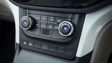 Marazzo [2018-2020] Rear Signal/Blinker Light Image, Marazzo [2018-2020 ...