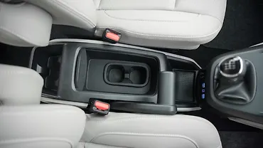 Marazzo [2018-2020] Rear Signal/Blinker Light Image, Marazzo [2018-2020 ...