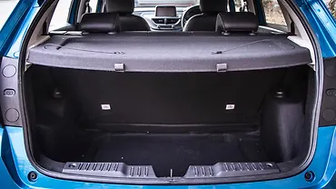 Altroz Bootspace with Parcel Tray/Retractable Image, Altroz Photos in ...