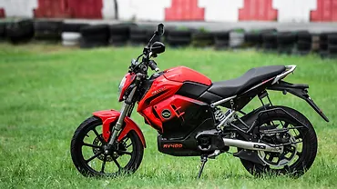 Revolt RV400 Left Side View Image – BikeWale