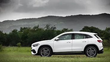 Mercedes-Benz GLA Images - Interior & Exterior Photo Gallery [200 ...